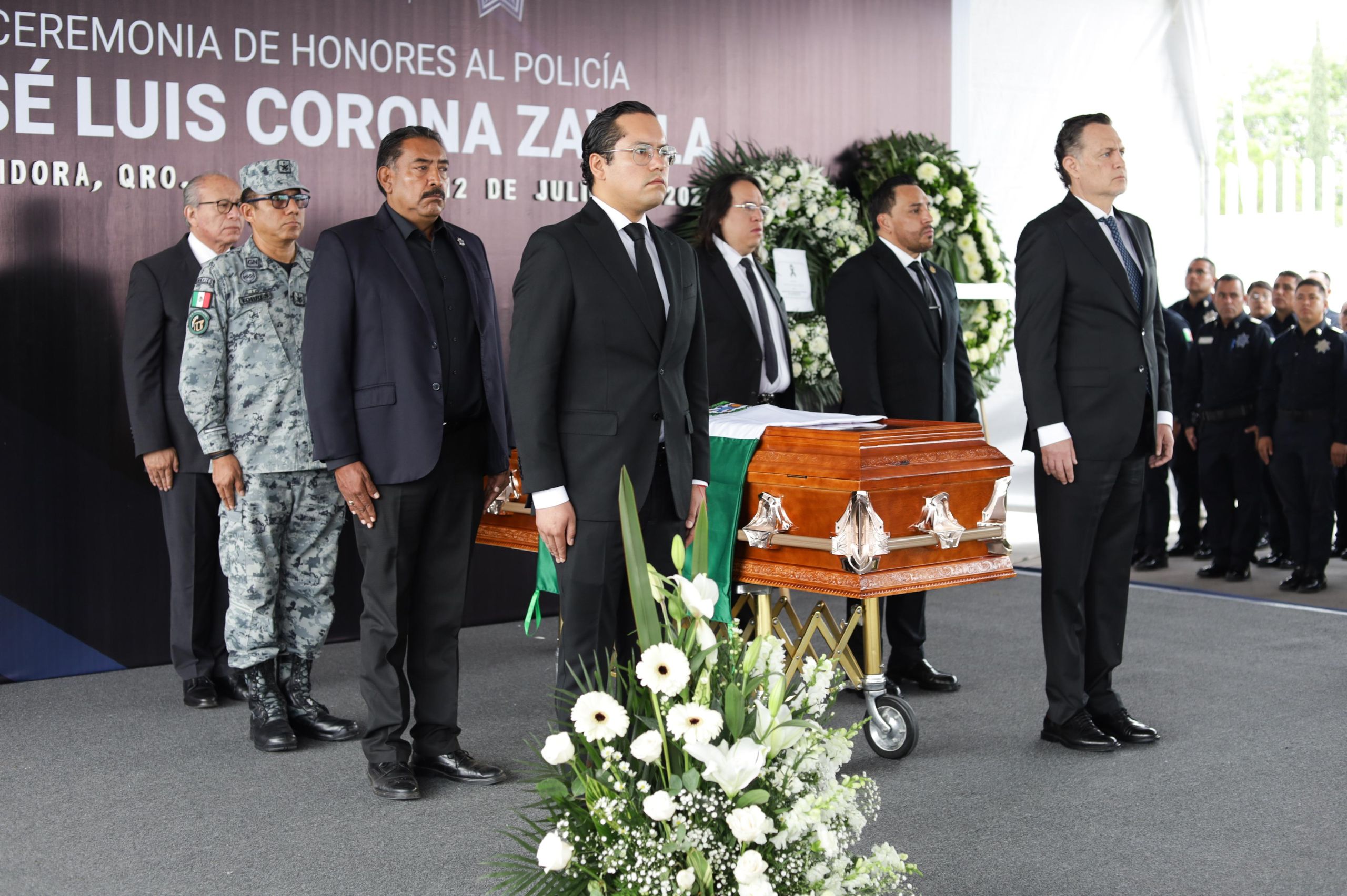 Chepe Guerrero y Mauricio Kuri rinden homenaje a José Luis Corona, policía que falleció en ...